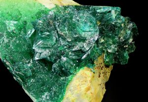 Novo mineral de cobre e ferro na área, Kernowite é o nome dele!